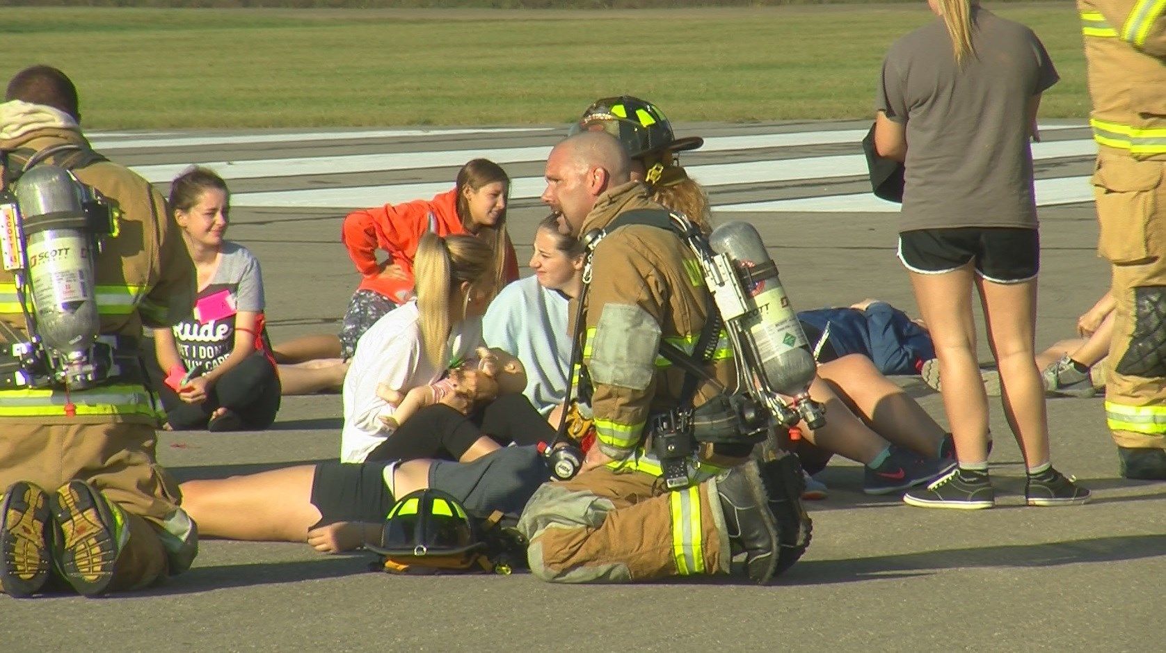 Simulated plane crash tests the skills of first responders - WENY News