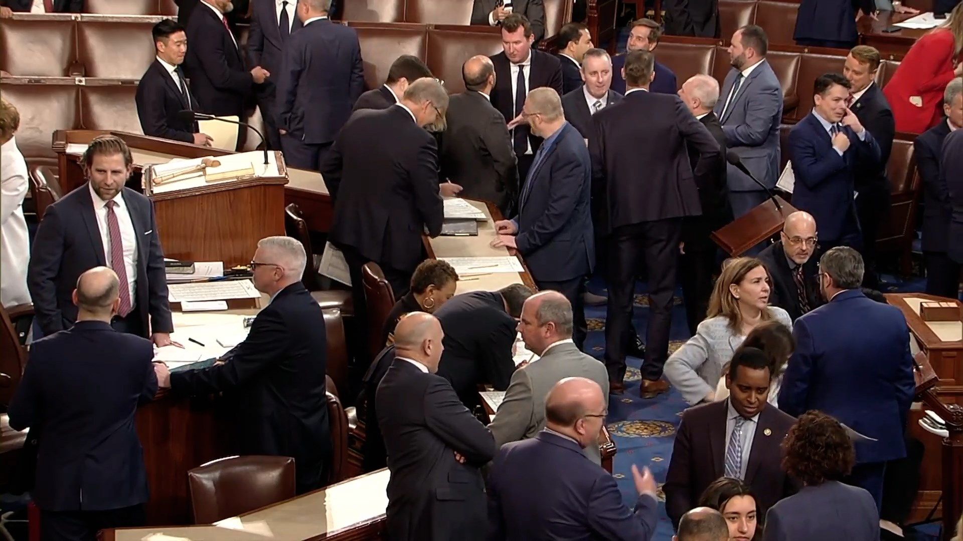 Chaos in House of Representatives over Speaker Election, Schumer Begins ...